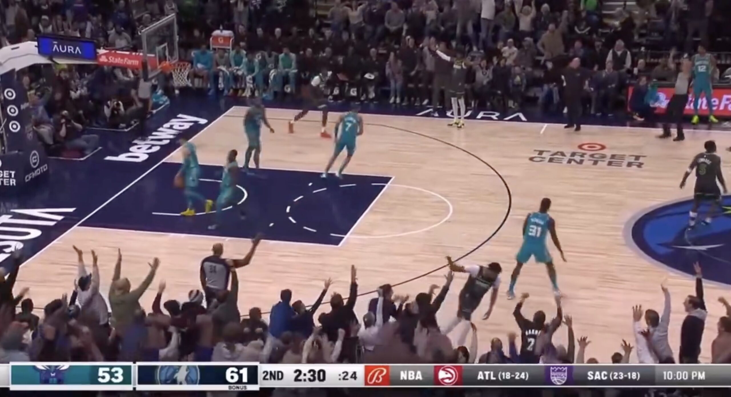 Watch: Charlotte announcer Eric Collins loses it as KAT runs wild on ...